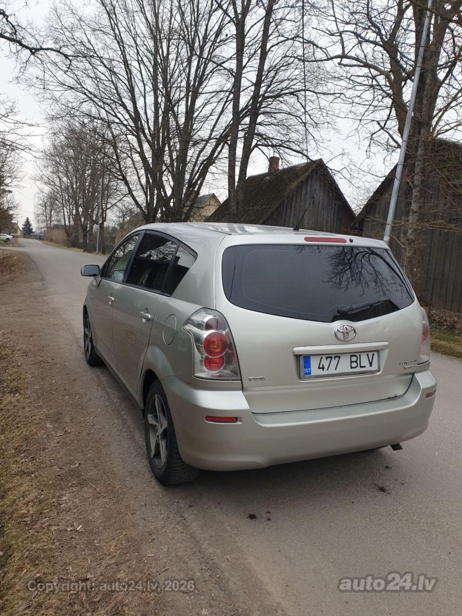 Grey Toyota Corolla Verso 2005 in Tallinn, with an engine capacity of 2.00 L and mileage of 251 thousand km for 2700 €, photo 3 on AUTOMOTO.COM.LV
