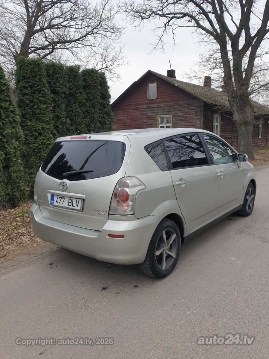 Grey Toyota Corolla Verso 2005 in Tallinn, with an engine capacity of 2.00 L and mileage of 251 thousand km for 2700 €, photo 4 on AUTOMOTO.COM.LV