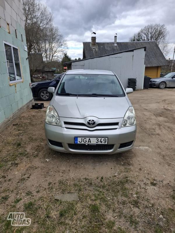 Grey Toyota Corolla Verso 2005 in Vilnius, with an engine capacity of 2.00 L and mileage of 366 thousand km for 1600 €, photo 1 on AUTOMOTO.COM.LV