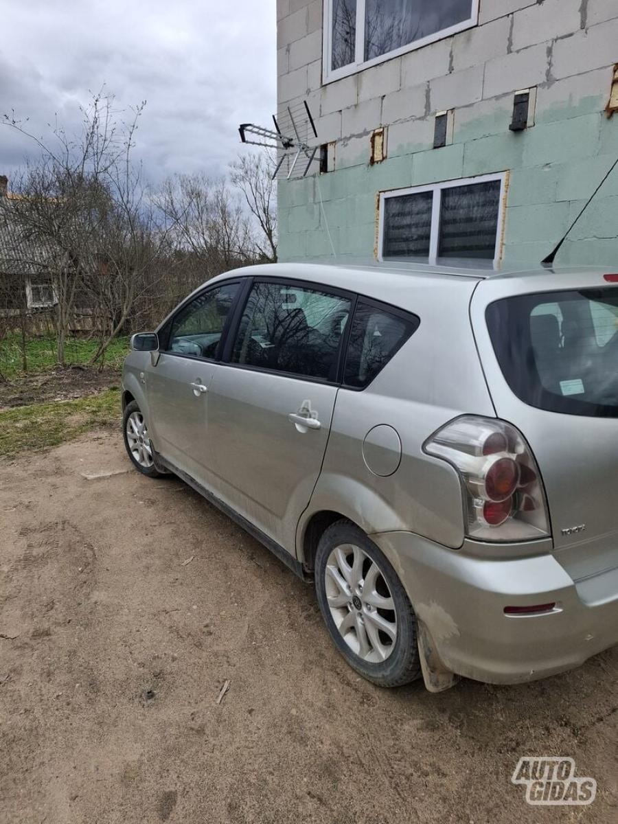 Pelēks Toyota Corolla Verso 2005 Viļņa, ar dzinēja tilpumu 2.00 L un nobraukumu 366 tūkst. km par 1600 €, foto 4 vietnē AUTOMOTO.COM.LV