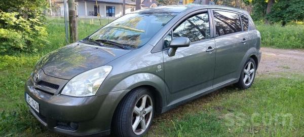 Pelēks Toyota Corolla Verso 2005 Daugavpils, ar dzinēja tilpumu 2.20 L un nobraukumu 293 tūkst. km par 1900 €, foto 1 vietnē AUTOMOTO.COM.LV