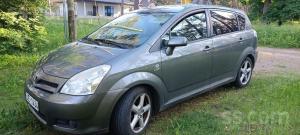 Grey Toyota Corolla Verso 2005 in Daugavpils, with an engine capacity of 2.20 L and mileage of 293 thousand km for 1900 €, photo  on AUTOMOTO.COM.LV