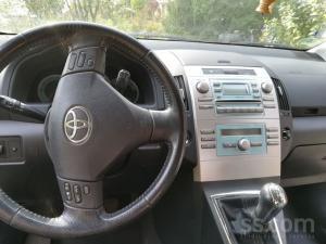 Pelēks Toyota Corolla Verso 2005 Daugavpils, ar dzinēja tilpumu 2.20 L un nobraukumu 293 tūkst. km par 1900 €, foto 3 vietnē AUTOMOTO.COM.LV