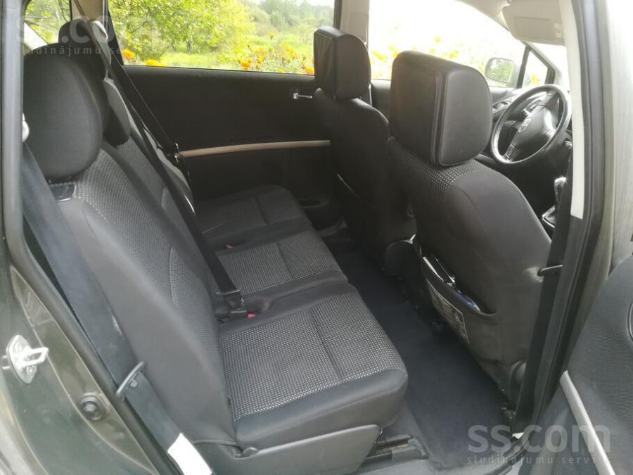 Pelēks Toyota Corolla Verso 2005 Daugavpils, ar dzinēja tilpumu 2.20 L un nobraukumu 293 tūkst. km par 1900 €, foto 4 vietnē AUTOMOTO.COM.LV