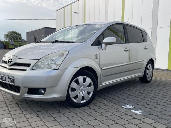 Pelēks Toyota Corolla Verso 2005 Viļņa, ar dzinēja tilpumu 2.00 L un nobraukumu 300 tūkst. km par 1750 €, foto 1 vietnē AUTOMOTO.COM.LV