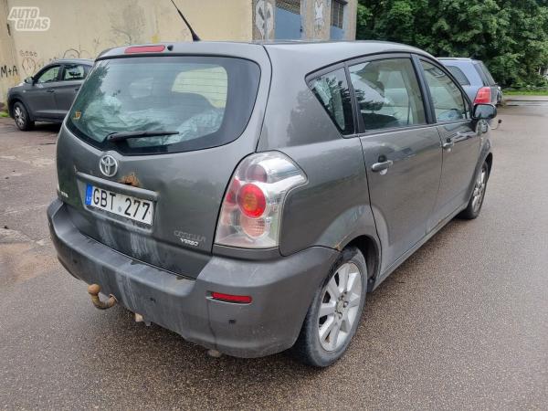 Grey Toyota Corolla Verso 2005 in Kaunas, with an engine capacity of 2.00 L and mileage of 375 thousand km for 1150 €, photo 3 on AUTOMOTO.COM.LV