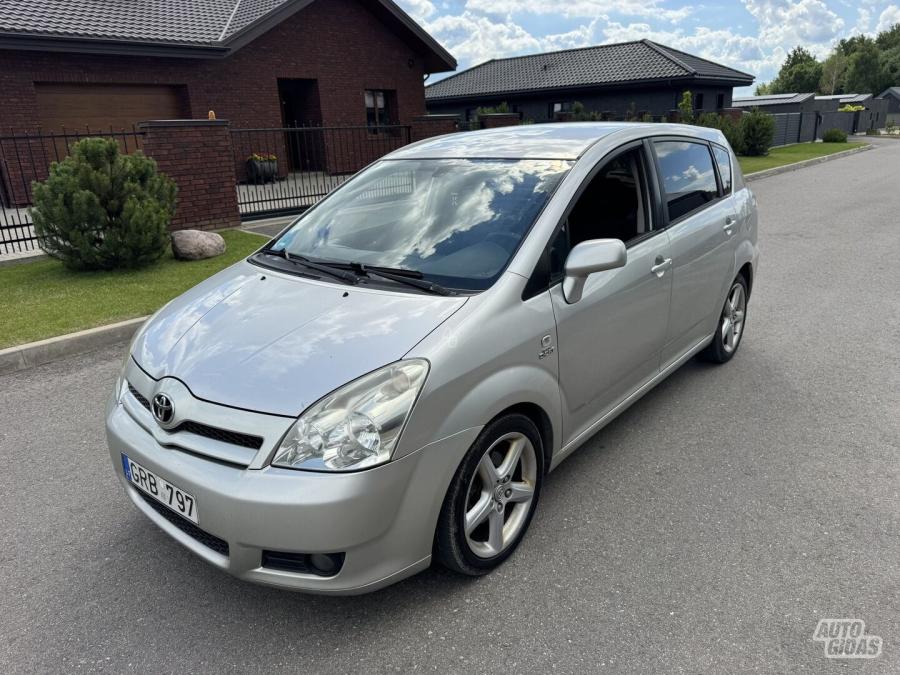 Pelēks Toyota Corolla Verso 2005 Kauņa, ar dzinēja tilpumu 2.20 L un nobraukumu 350 tūkst. km par 1600 €, foto 1 vietnē AUTOMOTO.COM.LV