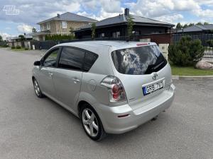 Pelēks Toyota Corolla Verso 2005 Kauņa, ar dzinēja tilpumu 2.20 L un nobraukumu 350 tūkst. km par 1600 €, foto 5 vietnē AUTOMOTO.COM.LV