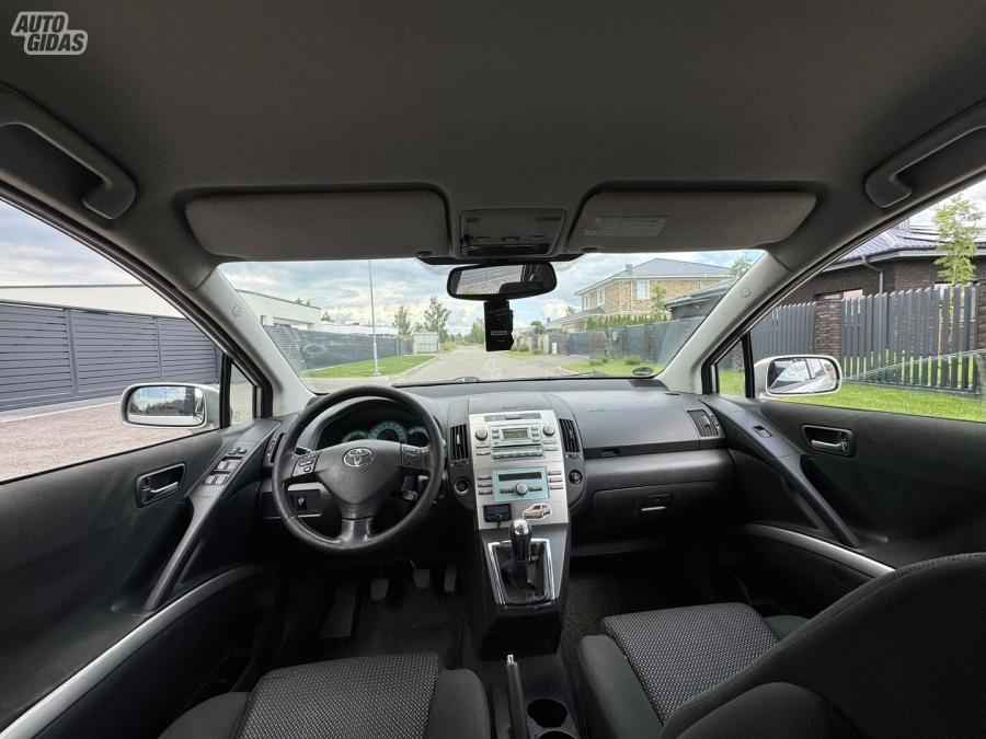 Pelēks Toyota Corolla Verso 2005 Kauņa, ar dzinēja tilpumu 2.20 L un nobraukumu 350 tūkst. km par 1600 €, foto 8 vietnē AUTOMOTO.COM.LV