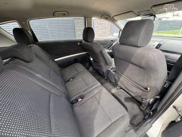 Grey Toyota Corolla Verso 2005 in Kaunas, with an engine capacity of 2.20 L and mileage of 350 thousand km for 1600 €, photo 8 on AUTOMOTO.COM.LV