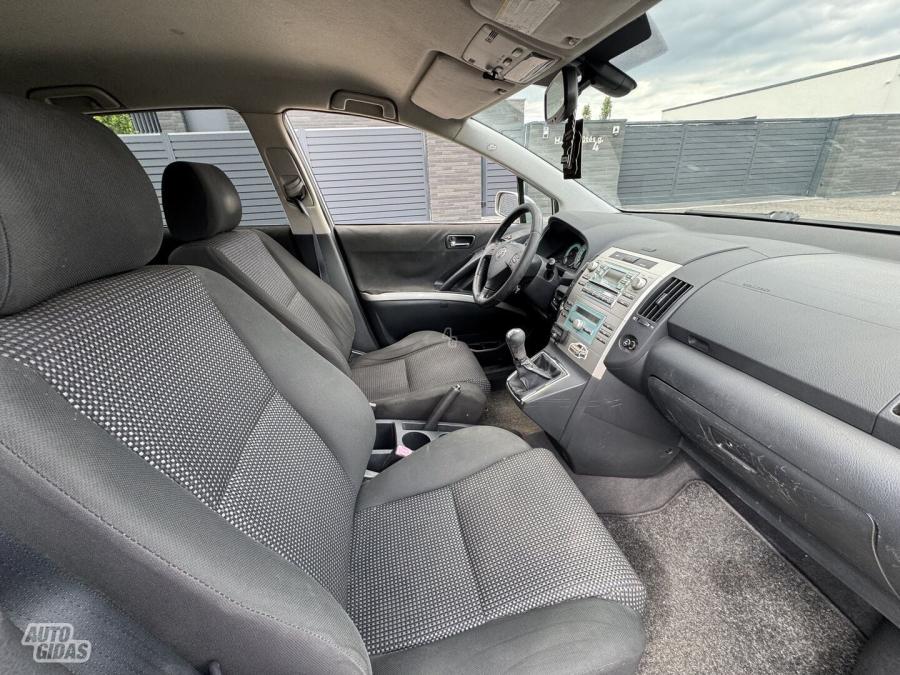 Pelēks Toyota Corolla Verso 2005 Kauņa, ar dzinēja tilpumu 2.20 L un nobraukumu 350 tūkst. km par 1600 €, foto 10 vietnē AUTOMOTO.COM.LV