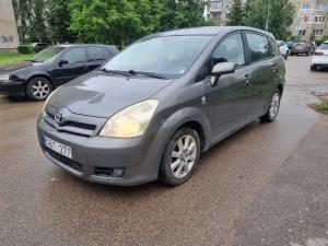 Grey Toyota Corolla Verso 2005 in Kaunas, with an engine capacity of 2.00 L and mileage of 398 thousand km for 1100 €, photo  on AUTOMOTO.COM.LV