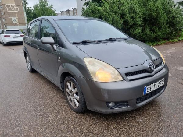 Grey Toyota Corolla Verso 2005 in Kaunas, with an engine capacity of 2.00 L and mileage of 398 thousand km for 1100 €, photo 2 on AUTOMOTO.COM.LV
