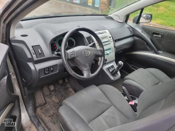 Grey Toyota Corolla Verso 2005 in Kaunas, with an engine capacity of 2.00 L and mileage of 398 thousand km for 1100 €, photo 5 on AUTOMOTO.COM.LV