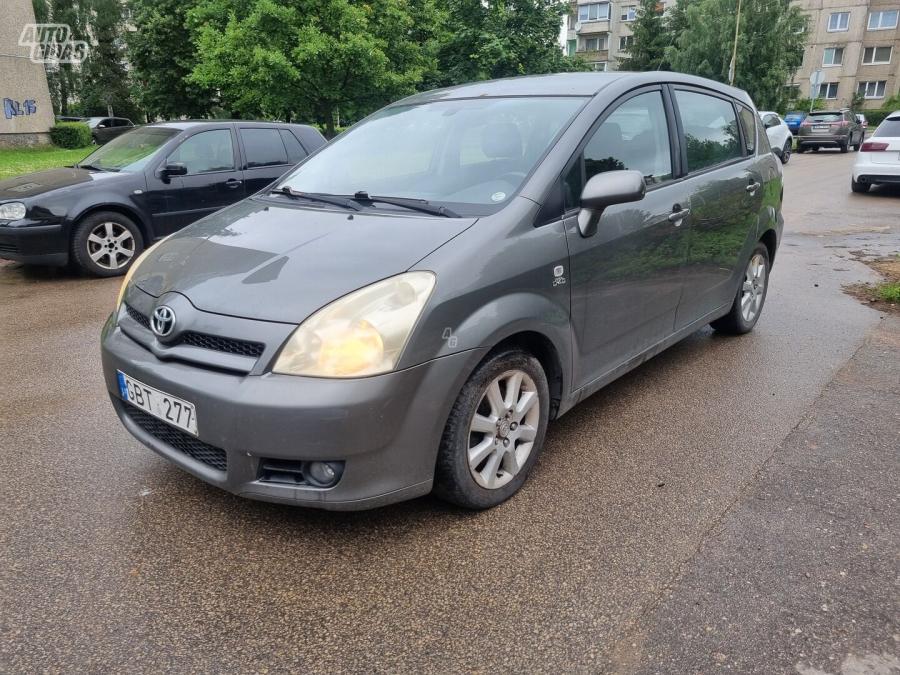 Grey Toyota Corolla Verso 2005 in Kaunas, with an engine capacity of 2.00 L and mileage of 395 thousand km for 1000 €, photo 1 on AUTOMOTO.COM.LV