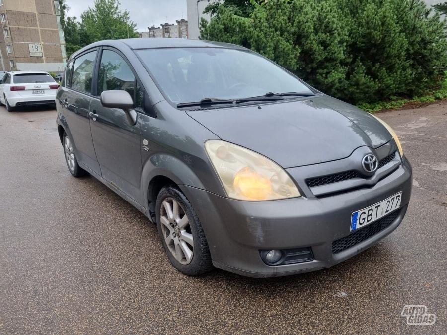 Grey Toyota Corolla Verso 2005 in Kaunas, with an engine capacity of 2.00 L and mileage of 395 thousand km for 1000 €, photo 3 on AUTOMOTO.COM.LV