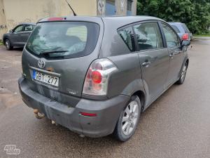 Grey Toyota Corolla Verso 2005 in Kaunas, with an engine capacity of 2.00 L and mileage of 395 thousand km for 1000 €, photo 4 on AUTOMOTO.COM.LV