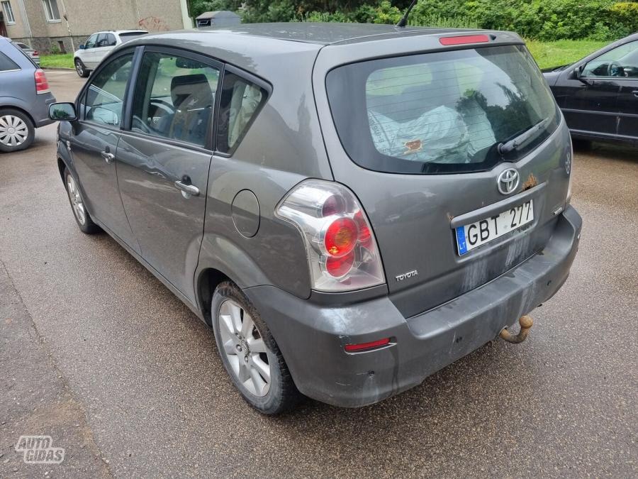 Grey Toyota Corolla Verso 2005 in Kaunas, with an engine capacity of 2.00 L and mileage of 395 thousand km for 1000 €, photo 5 on AUTOMOTO.COM.LV