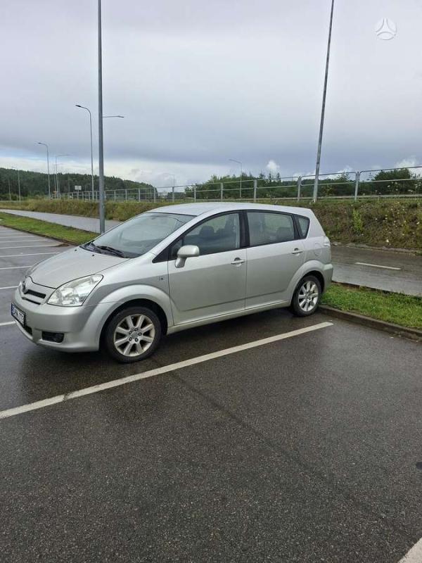 Pelēks Toyota Corolla Verso 2005 Viļņa, ar dzinēja tilpumu 1.80 L un nobraukumu 222 tūkst. km par 2600 €, foto 2 vietnē AUTOMOTO.COM.LV