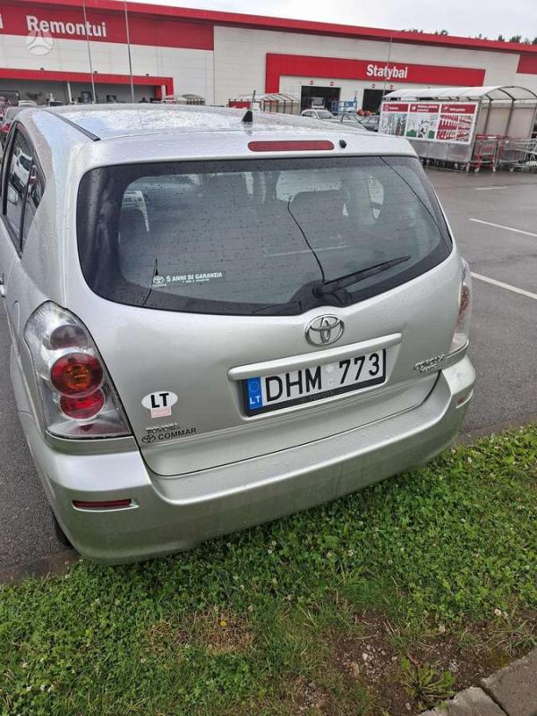 Pelēks Toyota Corolla Verso 2005 Viļņa, ar dzinēja tilpumu 1.80 L un nobraukumu 222 tūkst. km par 2600 €, foto 4 vietnē AUTOMOTO.COM.LV