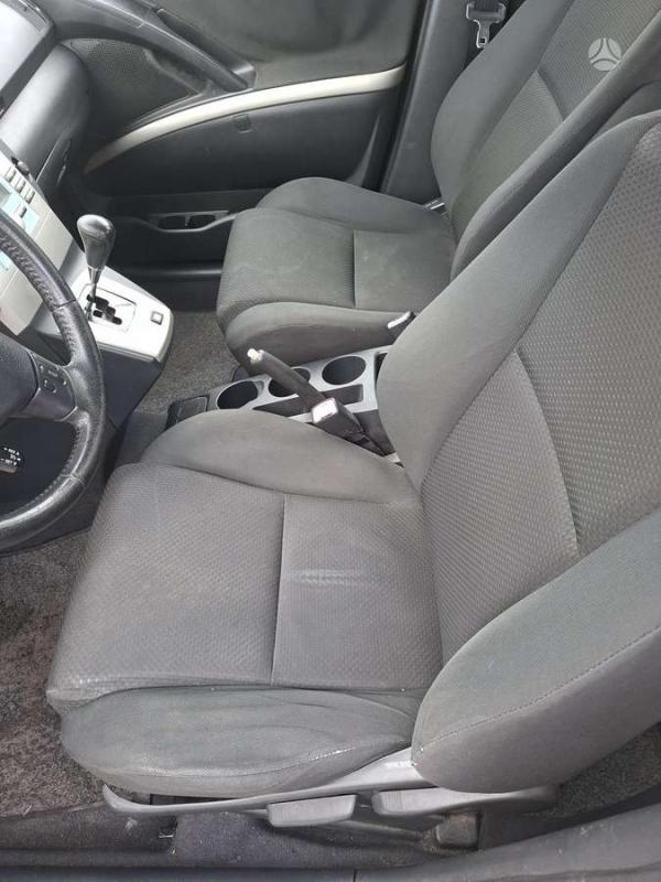 Pelēks Toyota Corolla Verso 2005 Viļņa, ar dzinēja tilpumu 1.80 L un nobraukumu 222 tūkst. km par 2600 €, foto 7 vietnē AUTOMOTO.COM.LV