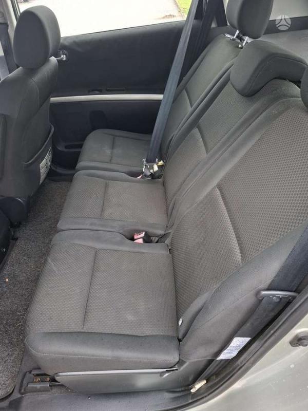 Pelēks Toyota Corolla Verso 2005 Viļņa, ar dzinēja tilpumu 1.80 L un nobraukumu 222 tūkst. km par 2600 €, foto 8 vietnē AUTOMOTO.COM.LV