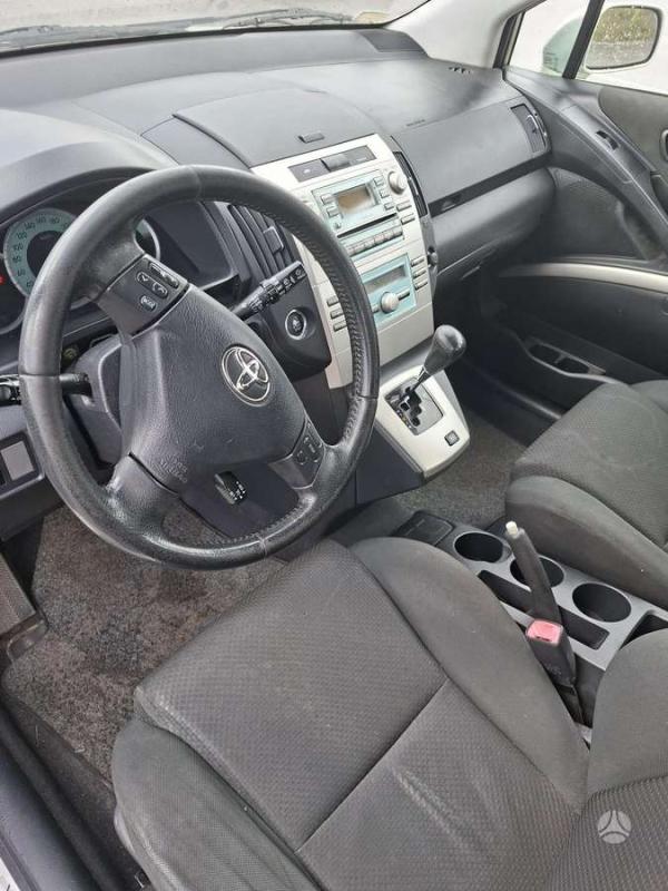 Pelēks Toyota Corolla Verso 2005 Viļņa, ar dzinēja tilpumu 1.80 L un nobraukumu 222 tūkst. km par 2600 €, foto 9 vietnē AUTOMOTO.COM.LV