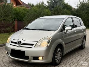 Pelēks Toyota Corolla Verso 2005 Klaipėda, ar dzinēja tilpumu 2.00 L un nobraukumu 471 tūkst. km par 1350 €, foto  vietnē AUTOMOTO.COM.LV