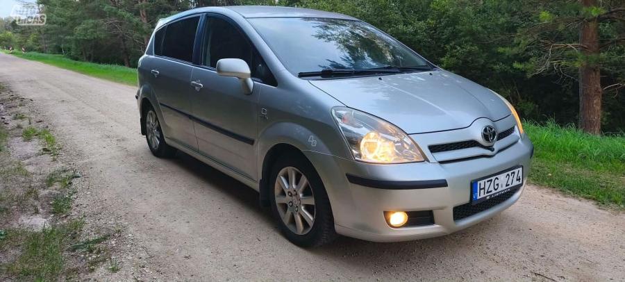 Grey Toyota Corolla Verso 2005 in Siauliai, with an engine capacity of 2.00 L and mileage of 220 thousand km for 1850 €, photo 3 on AUTOMOTO.COM.LV