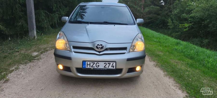 Grey Toyota Corolla Verso 2005 in Siauliai, with an engine capacity of 2.00 L and mileage of 220 thousand km for 1850 €, photo 4 on AUTOMOTO.COM.LV
