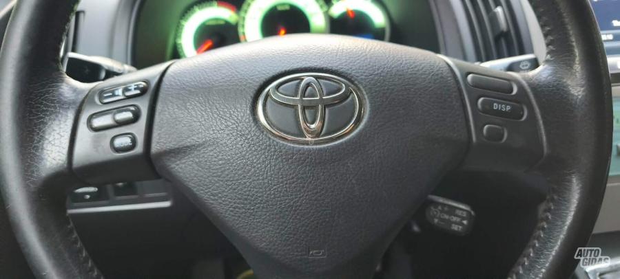 Grey Toyota Corolla Verso 2005 in Siauliai, with an engine capacity of 2.00 L and mileage of 220 thousand km for 1850 €, photo 8 on AUTOMOTO.COM.LV