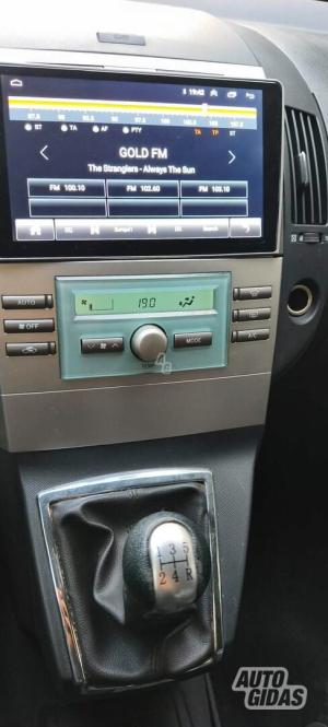 Grey Toyota Corolla Verso 2005 in Siauliai, with an engine capacity of 2.00 L and mileage of 220 thousand km for 1850 €, photo 9 on AUTOMOTO.COM.LV