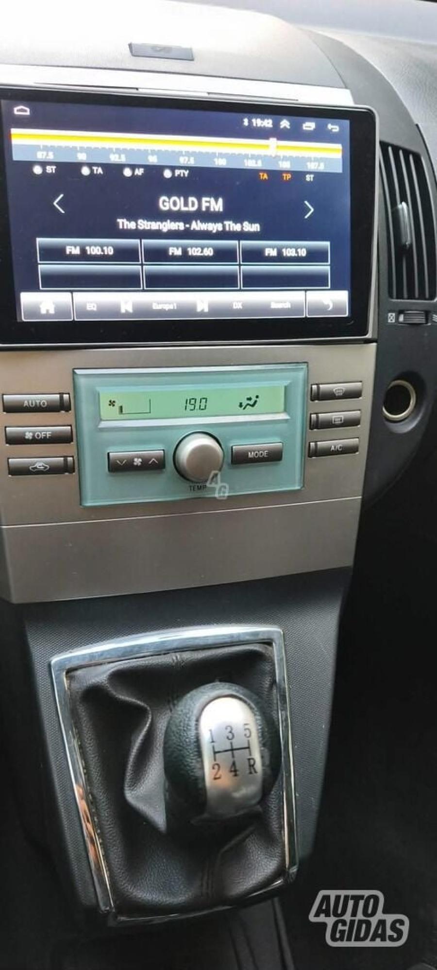 Grey Toyota Corolla Verso 2005 in Siauliai, with an engine capacity of 2.00 L and mileage of 220 thousand km for 1850 €, photo 9 on AUTOMOTO.COM.LV
