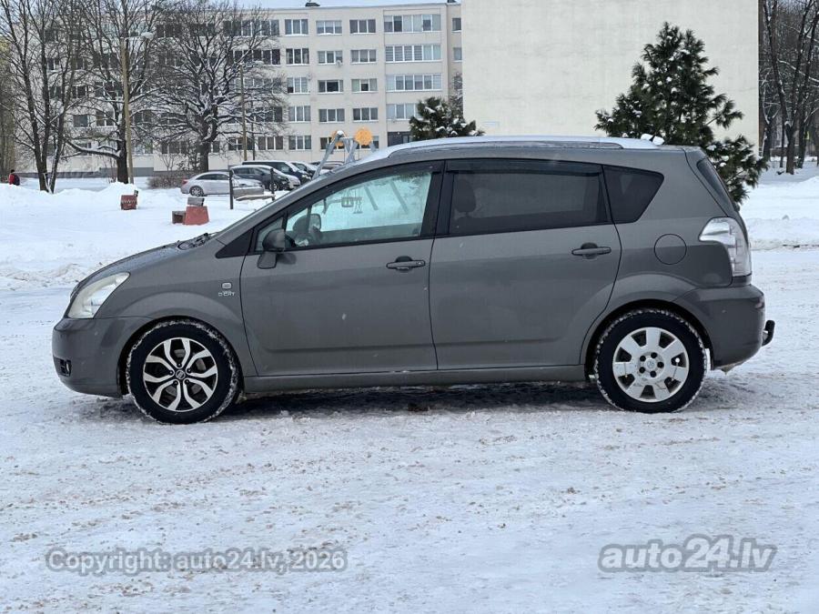 Pelēks Toyota Corolla Verso 2006 Narva, ar dzinēja tilpumu 2.20 L un nobraukumu 307 tūkst. km par 999 €, foto 7 vietnē AUTOMOTO.COM.LV