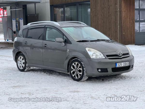 Pelēks Toyota Corolla Verso 2006 Narva, ar dzinēja tilpumu 2.20 L un nobraukumu 307 tūkst. km par 999 €, foto 4 vietnē AUTOMOTO.COM.LV