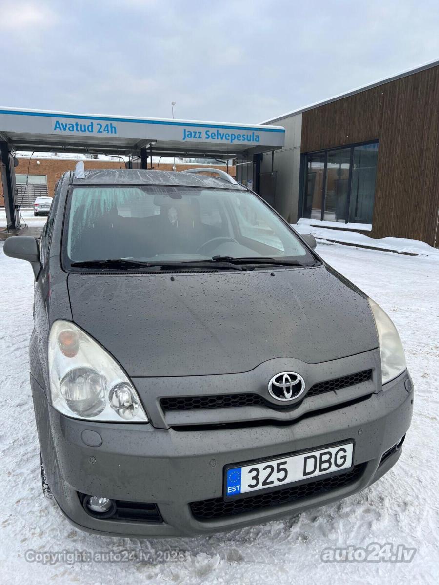 Grey Toyota Corolla Verso 2006 in Narva, with an engine capacity of 2.20 L and mileage of 307 thousand km for 999 €, photo 8 on AUTOMOTO.COM.LV