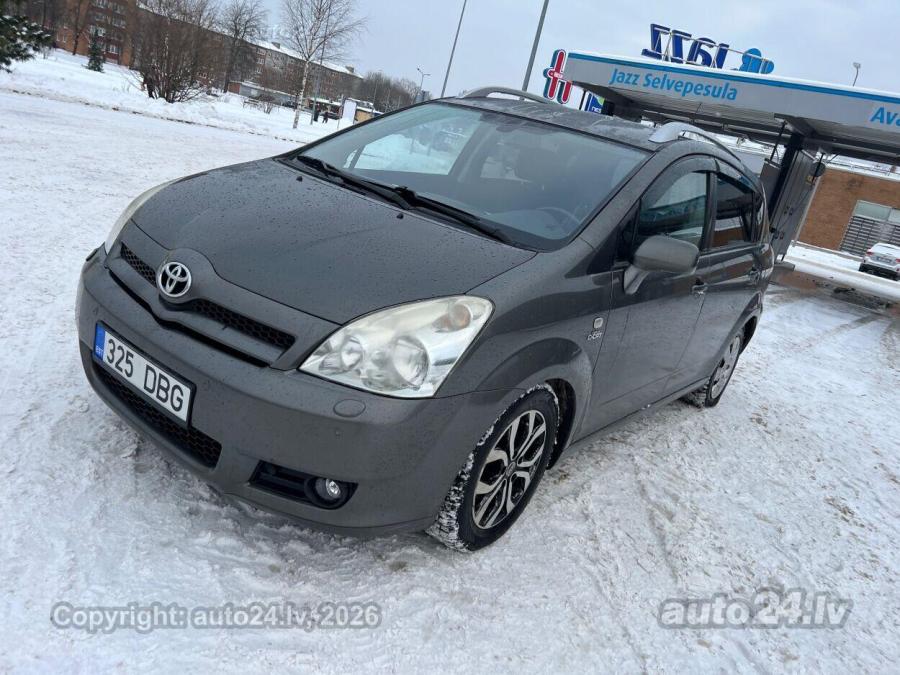 Grey Toyota Corolla Verso 2006 in Narva, with an engine capacity of 2.20 L and mileage of 307 thousand km for 999 €, photo 9 on AUTOMOTO.COM.LV