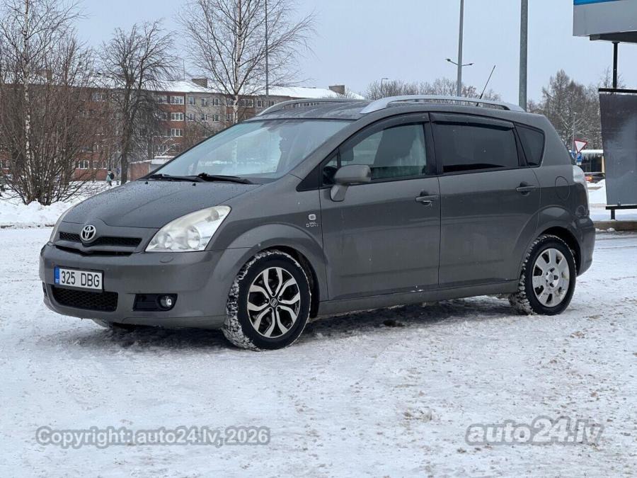 Grey Toyota Corolla Verso 2006 in Narva, with an engine capacity of 2.20 L and mileage of 307 thousand km for 999 €, photo 10 on AUTOMOTO.COM.LV