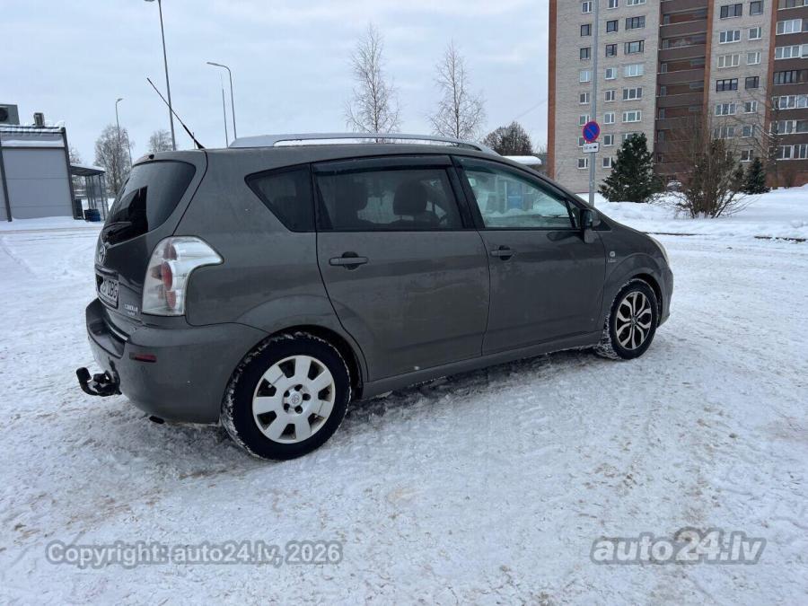 Grey Toyota Corolla Verso 2006 in Narva, with an engine capacity of 2.20 L and mileage of 307 thousand km for 999 €, photo 12 on AUTOMOTO.COM.LV