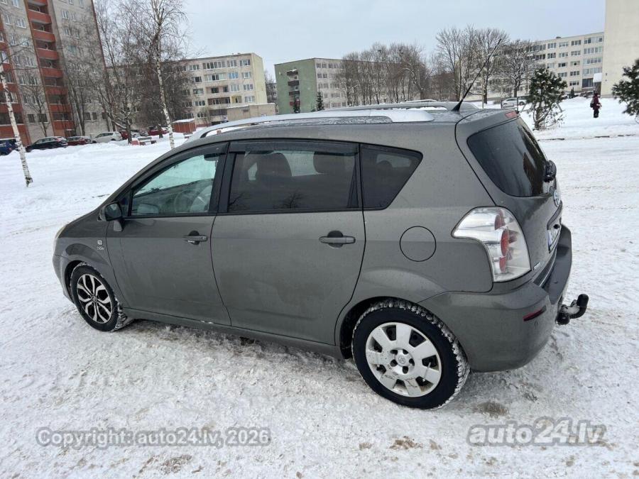 Grey Toyota Corolla Verso 2006 in Narva, with an engine capacity of 2.20 L and mileage of 307 thousand km for 999 €, photo 14 on AUTOMOTO.COM.LV