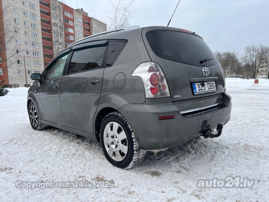 Grey Toyota Corolla Verso 2006 in Narva, with an engine capacity of 2.20 L and mileage of 307 thousand km for 999 €, photo 15 on AUTOMOTO.COM.LV