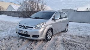 Pelēks Toyota Corolla Verso 2006 Kauņa, ar dzinēja tilpumu 2.20 L un nobraukumu 308 tūkst. km par 1650 €, foto  vietnē AUTOMOTO.COM.LV