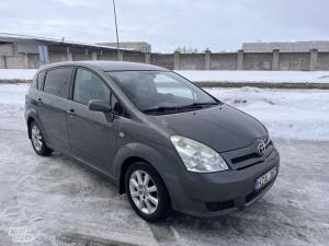 Pelēks Toyota Corolla Verso 2006 Šilutė, ar dzinēja tilpumu 2.20 L un nobraukumu 400 tūkst. km par 1400 €, foto  vietnē AUTOMOTO.COM.LV