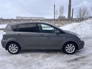 Pelēks Toyota Corolla Verso 2006 Šilutė, ar dzinēja tilpumu 2.20 L un nobraukumu 400 tūkst. km par 1400 €, foto 2 vietnē AUTOMOTO.COM.LV