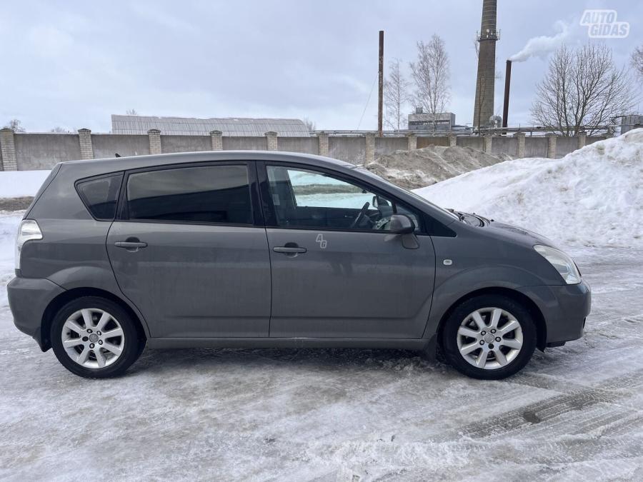 Pelēks Toyota Corolla Verso 2006 Šilutė, ar dzinēja tilpumu 2.20 L un nobraukumu 400 tūkst. km par 1400 €, foto 2 vietnē AUTOMOTO.COM.LV