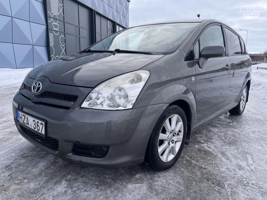 Pelēks Toyota Corolla Verso 2006 Šilutė, ar dzinēja tilpumu 2.20 L un nobraukumu 400 tūkst. km par 1400 €, foto 6 vietnē AUTOMOTO.COM.LV