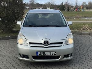 Grey Toyota Corolla Verso 2006 in Silute, with an engine capacity of 2.20 L and mileage of 358 thousand km for 1450 €, photo 2 on AUTOMOTO.COM.LV
