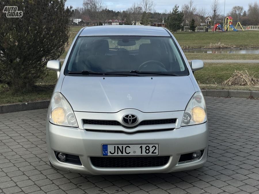 Grey Toyota Corolla Verso 2006 in Silute, with an engine capacity of 2.20 L and mileage of 358 thousand km for 1450 €, photo 2 on AUTOMOTO.COM.LV