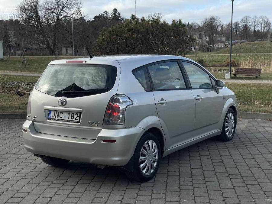 Grey Toyota Corolla Verso 2006 in Silute, with an engine capacity of 2.20 L and mileage of 358 thousand km for 1450 €, photo 4 on AUTOMOTO.COM.LV