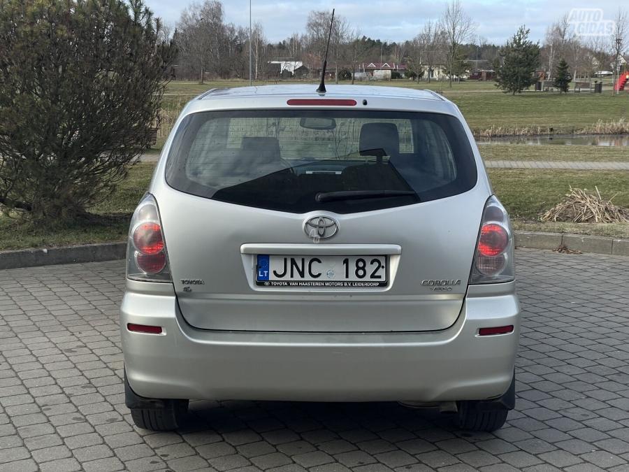 Grey Toyota Corolla Verso 2006 in Silute, with an engine capacity of 2.20 L and mileage of 358 thousand km for 1450 €, photo 5 on AUTOMOTO.COM.LV